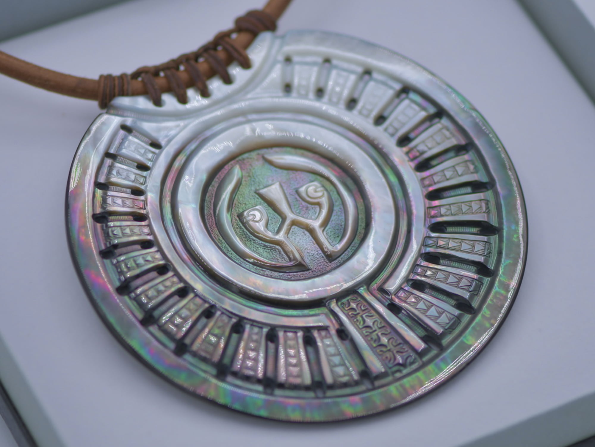 Heremoana Buchin, sublimer la matière - Hommes de Polynésie